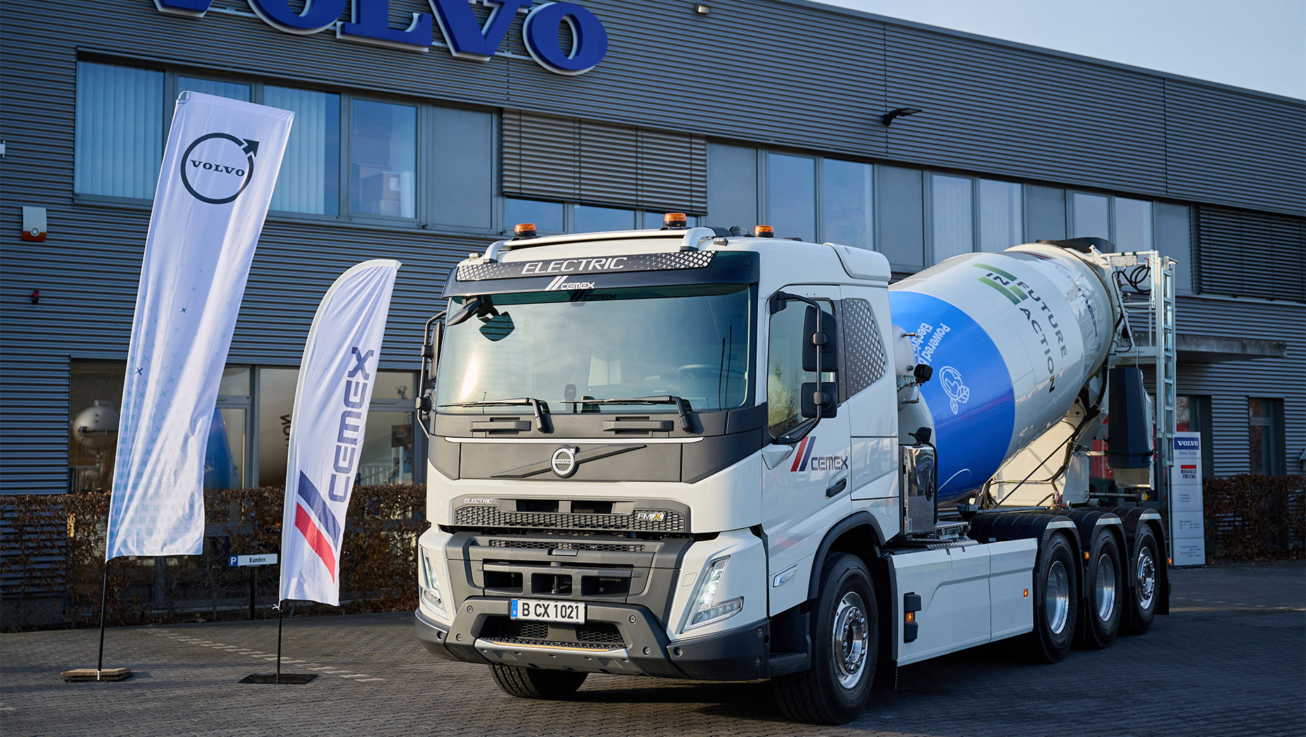 Volvo Trucks isporučio prvi teški električni kamion - mikser za beton ...